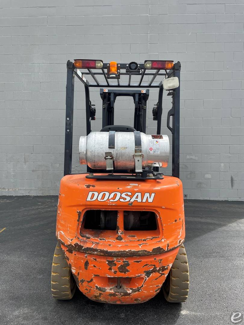 2014 LP Gas Doosan Pneumatic Tire 4 Wheel Sit Down | Eliftruck