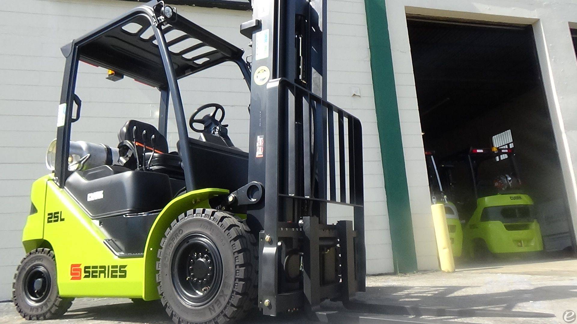 LP Gas Clark Pneumatic Tire 4 Wheel Sit Down | Eliftruck