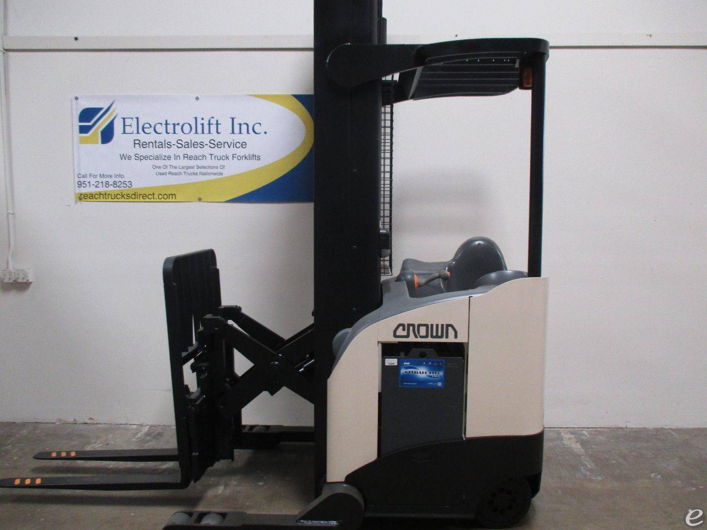 2015 Electric Crown RR5725-45 Electric Narrow Aisle Single Reach