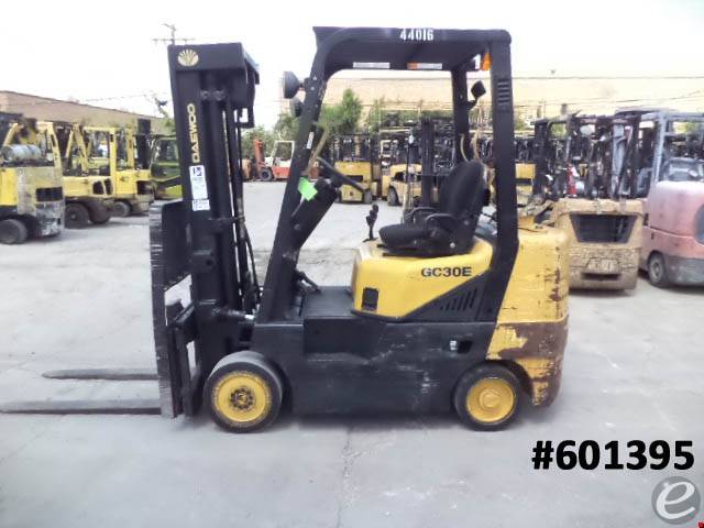 2003 LP Gas Daewoo Cushion Tire 4 Wheel Sit Down (Indoor Warehouse ...