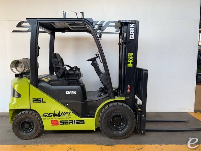 2022 LP Gas Clark C25L Pneumatic Tire 4 Wheel Sit Down