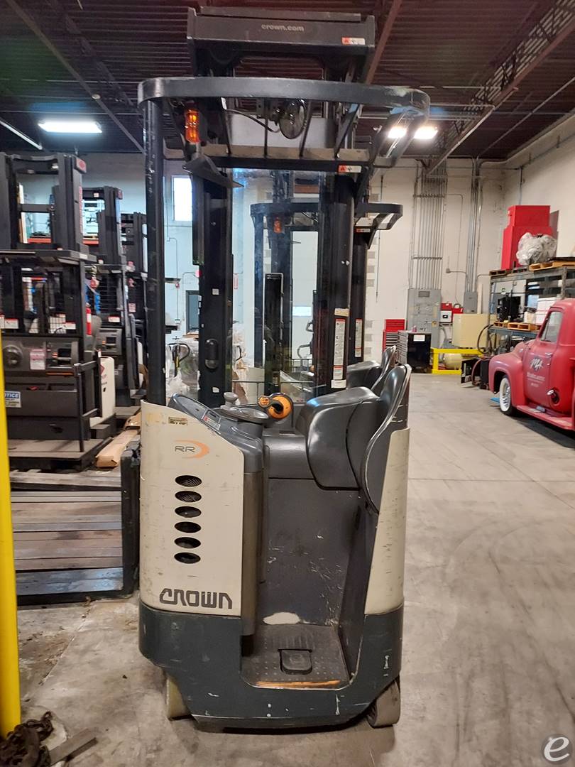 2007 Electric Crown RR5225-35 Electric Narrow Aisle Single Reach