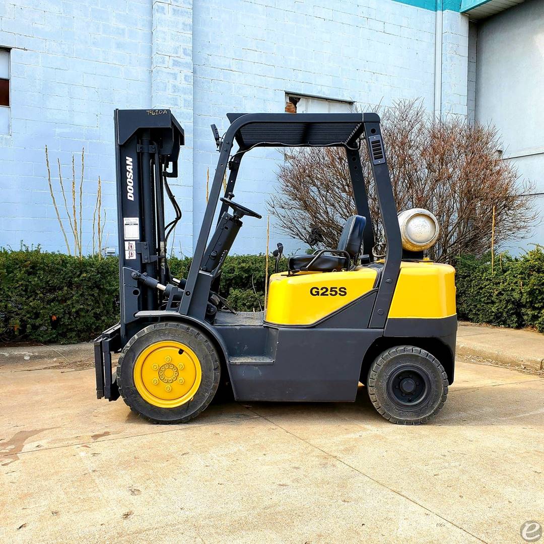 LP Gas Daewoo G25S-3 Cushion Tire 4 Wheel Sit Down (Indoor Warehouse)