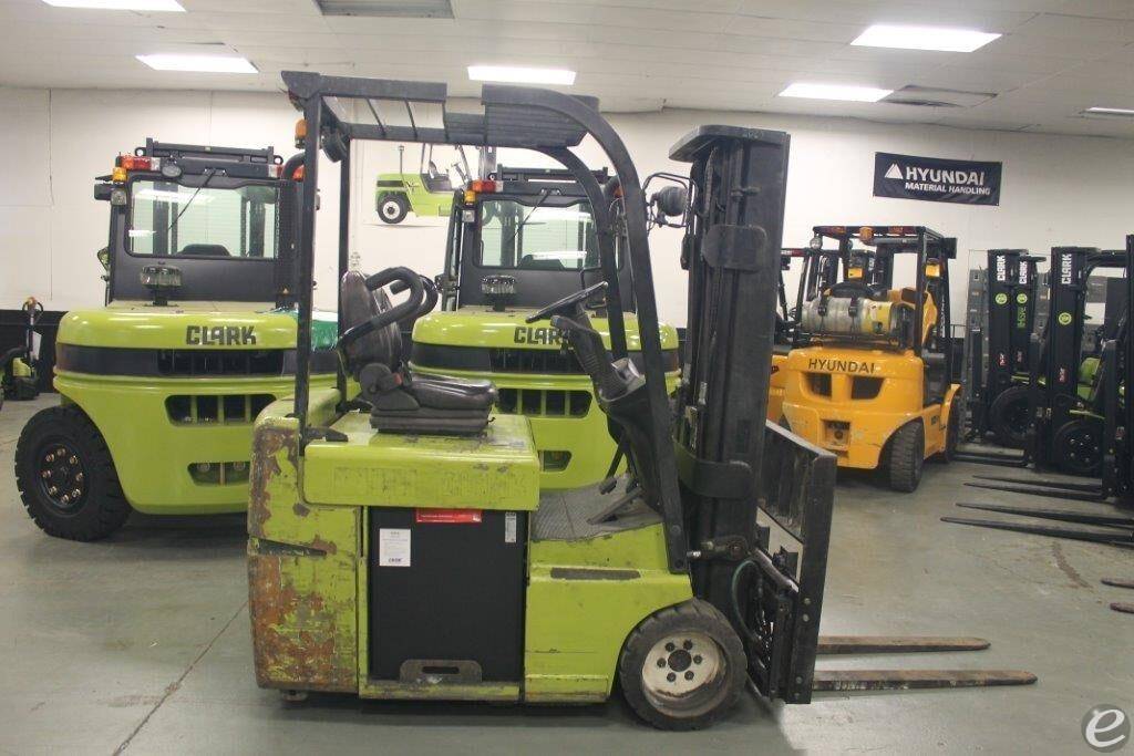 2011 Electric Clark TMX25 Electric 3 Wheel Sit Down