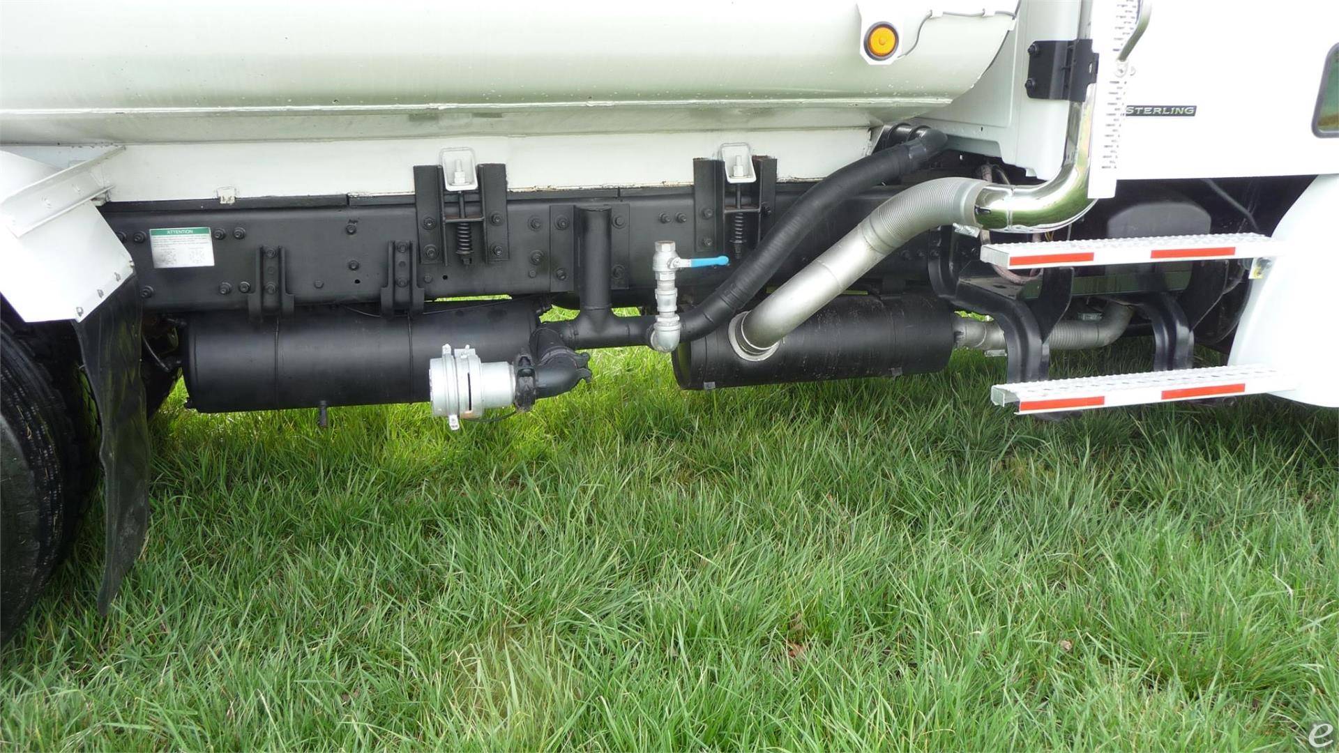 2007 Diesel Sterling LT7500 Trucks and Trailers