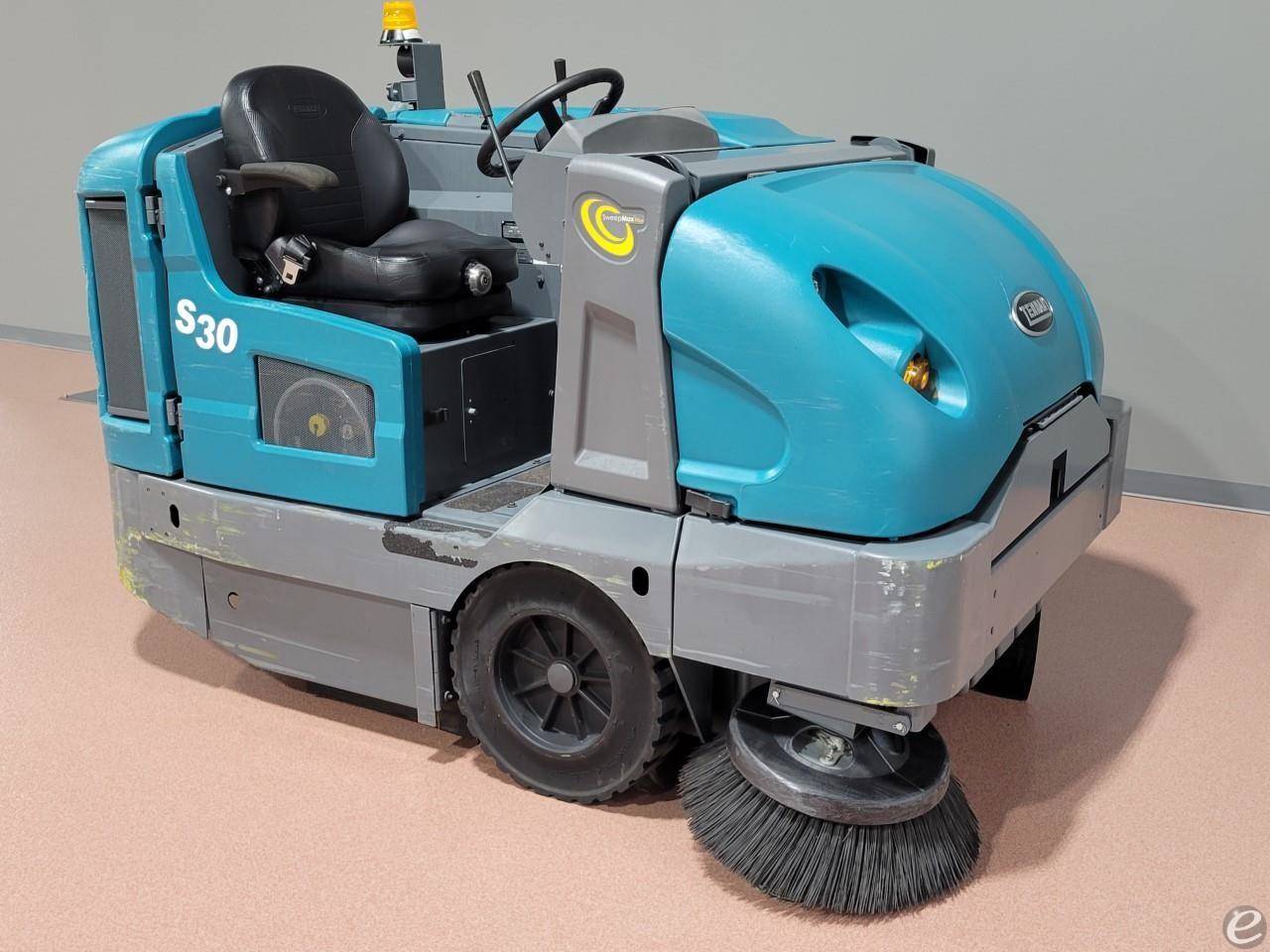2015 LP Gas Tennant S30 Rider Sweepers