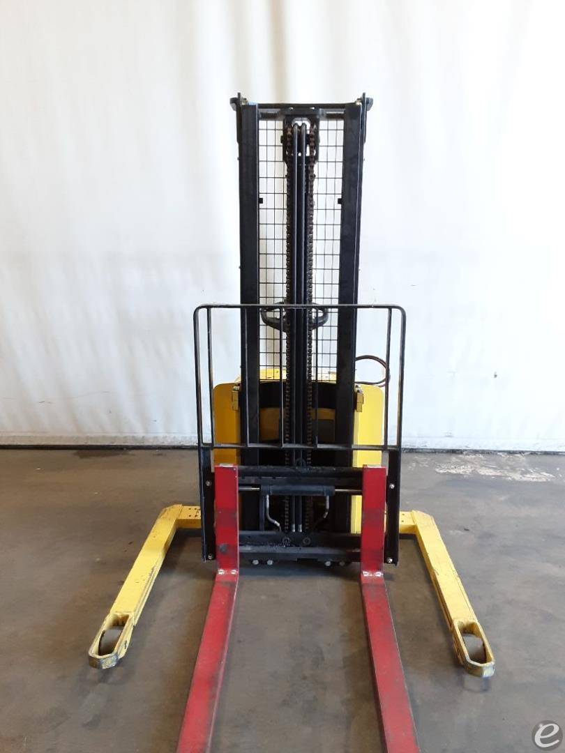 2018 Electric Hyster W25ZA2 Electric Walkie Straddle Stacker