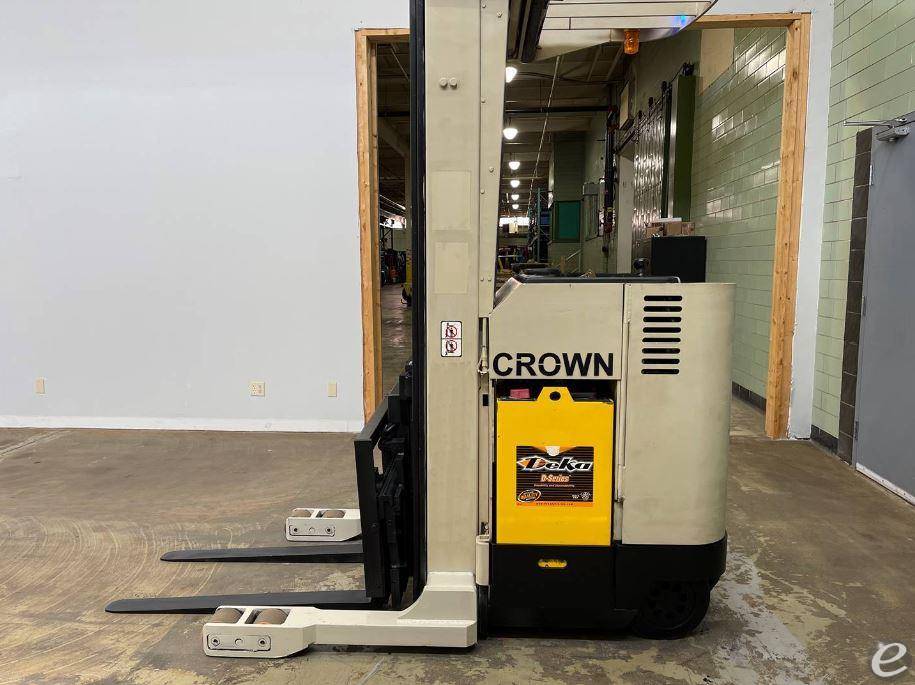 1995 Electric Crown Reach Trucks RR3020-45 - 123Forklift