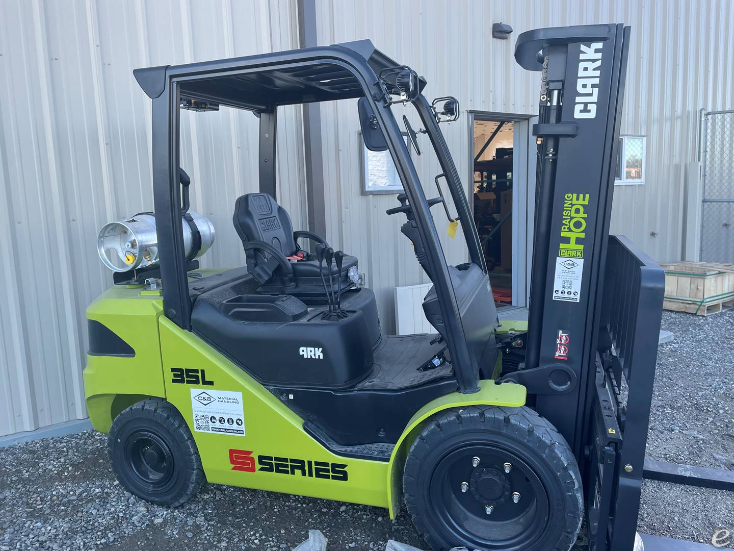 2023 LP Gas Clark Pneumatic Tire 4 Wheel Sit Down | Eliftruck