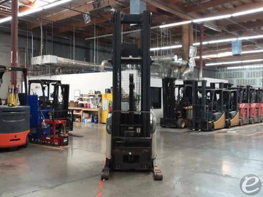 2006 Electric Crown RR5225-35 Electric Narrow Aisle Single Reach