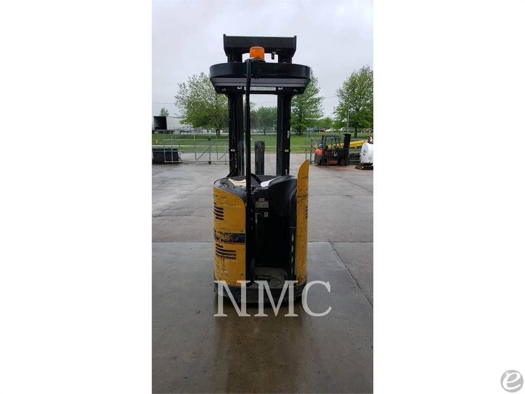 Cat NR3000_MC Electric Narrow Aisle Single Reach