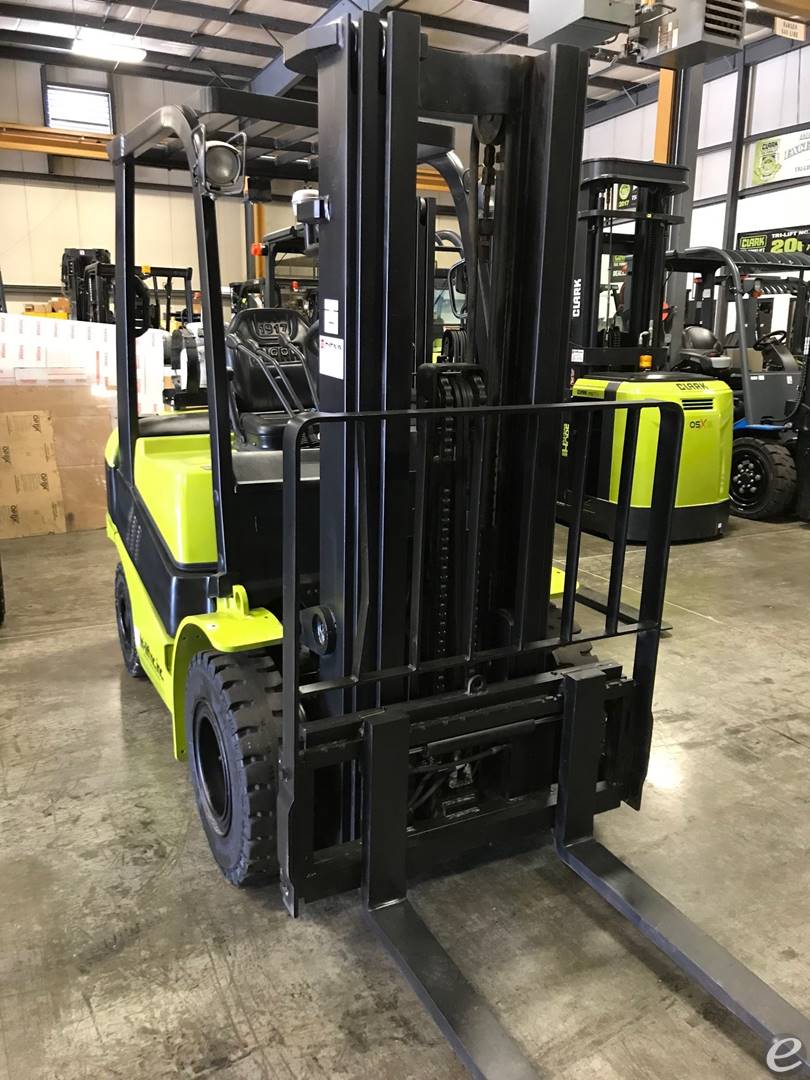 2018 LP Gas Clark C25L Pneumatic Tire 4 Wheel Sit Down