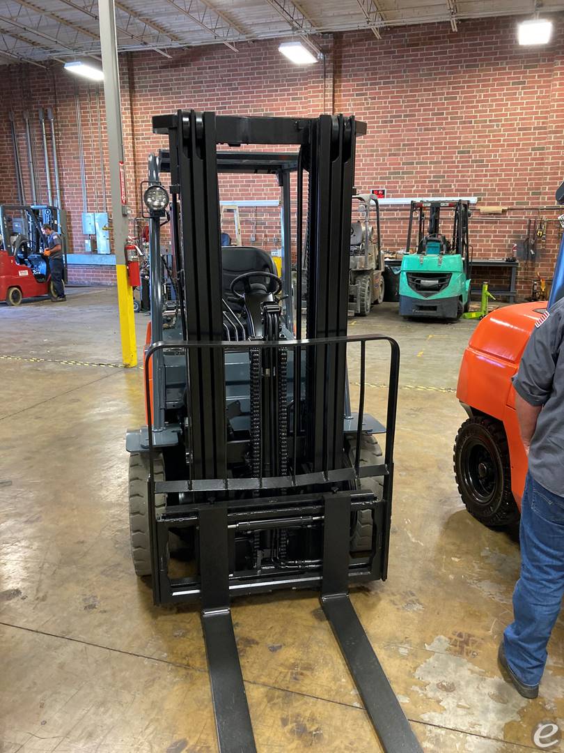 2013 Dual Fuel Toyota 8FGU25 Pneumatic Tire 4 Wheel Sit Down