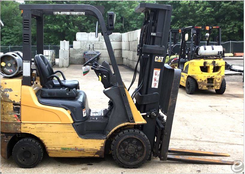 2011 LP Gas Cat 2C5000 Cushion Tire 4 Wheel Sit Down (Indoor Warehouse)