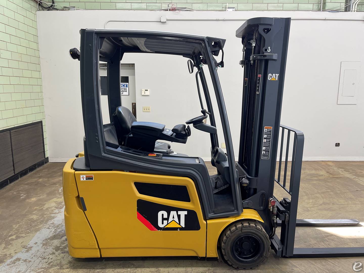 2018 Electric Cat 2ET4000 Electric 3 Wheel Sit Down