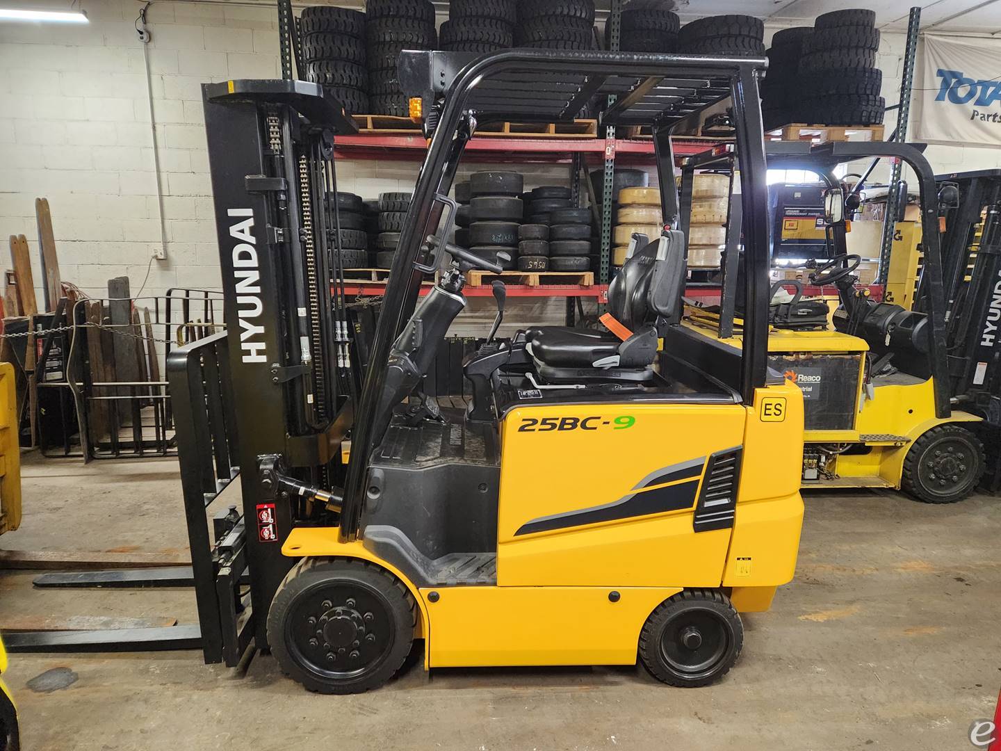 2022 Electric Hyundai 25BC-9 Electric 4 Wheel Sit Down