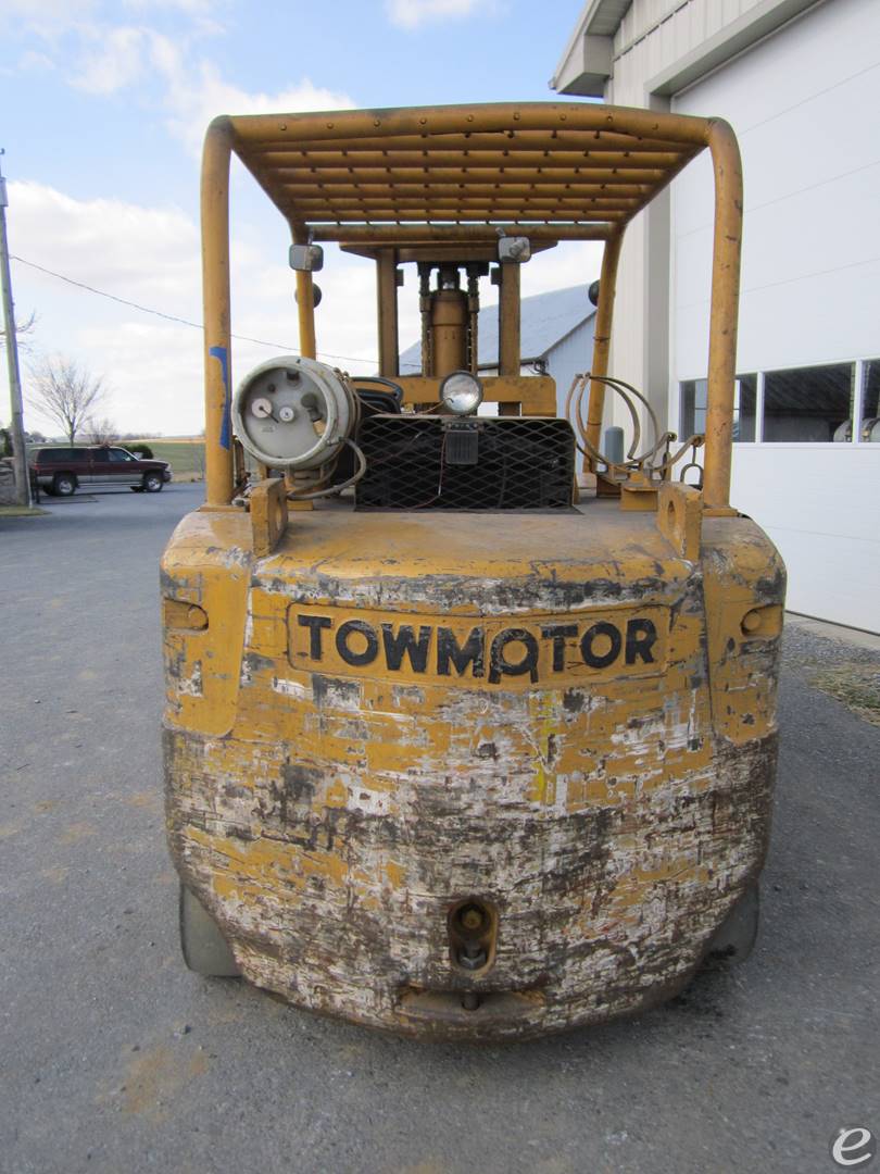 1968 LP Gas Cat Pneumatic Tire 4 Wheel Sit Down | Eliftruck