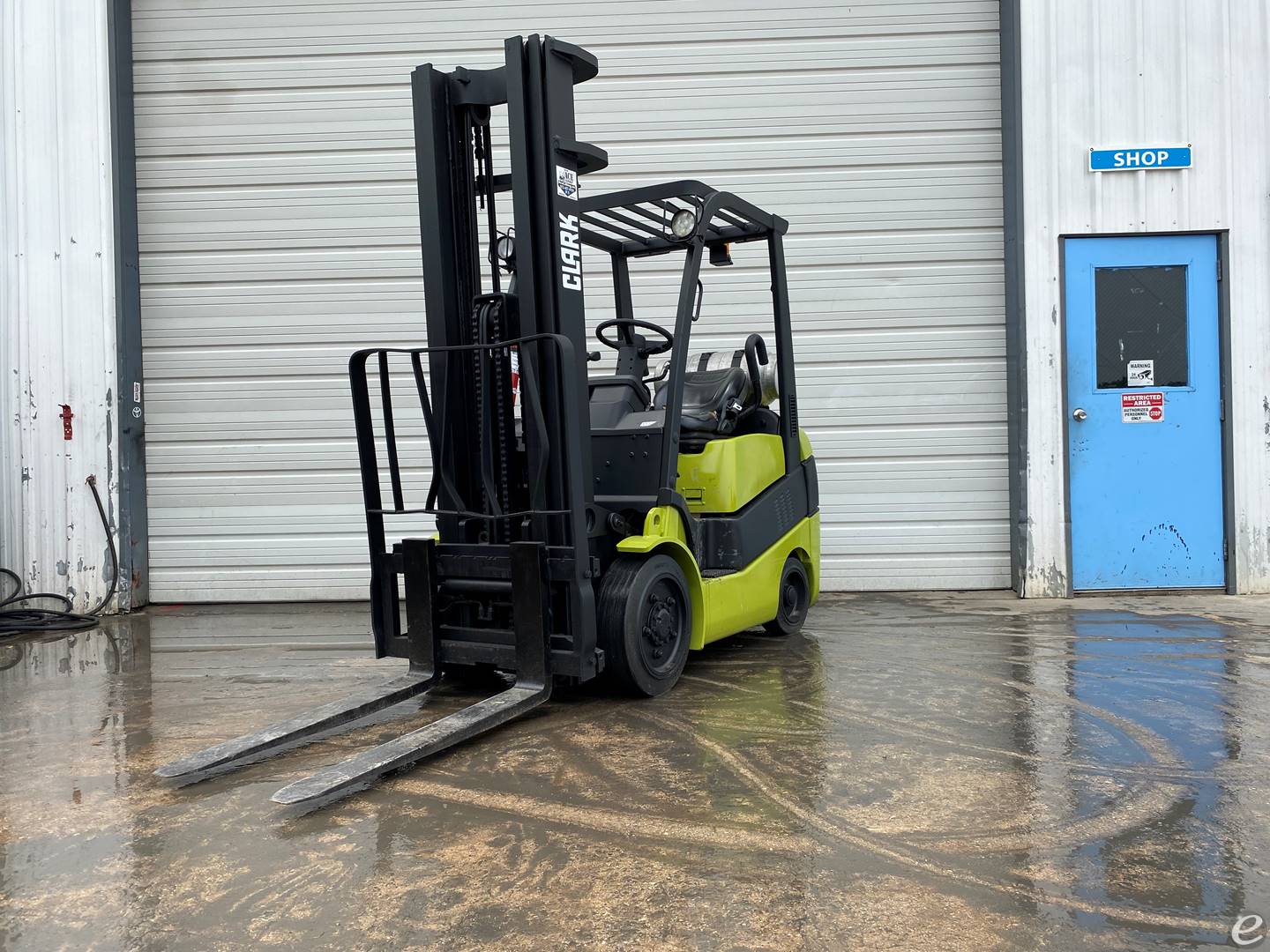 LP Gas Clark C25CL Cushion Tire 4 Wheel Sit Down (Indoor Warehouse)