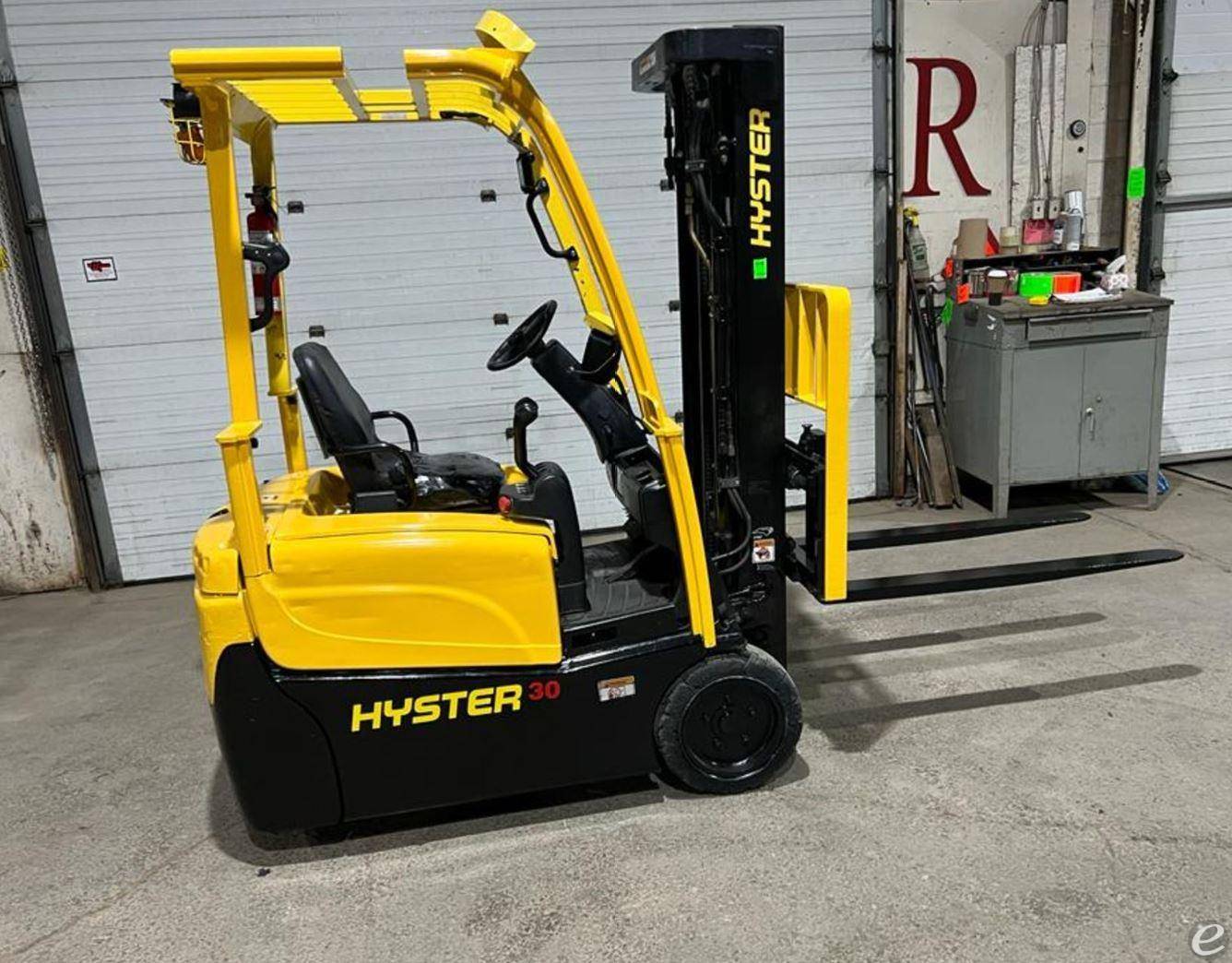 2017 Electric Hyster J30XNT Electric 3 Wheel Sit Down