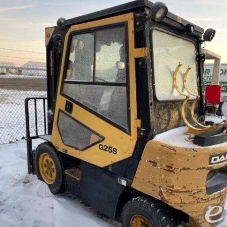Daewoo G25S Pneumatic Tire 4 Wheel Sit Down
