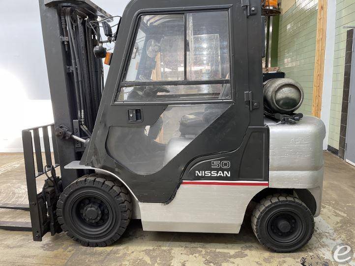 2004 LP Gas Nissan Pneumatic Tire 4 Wheel Sit Down | Eliftruck