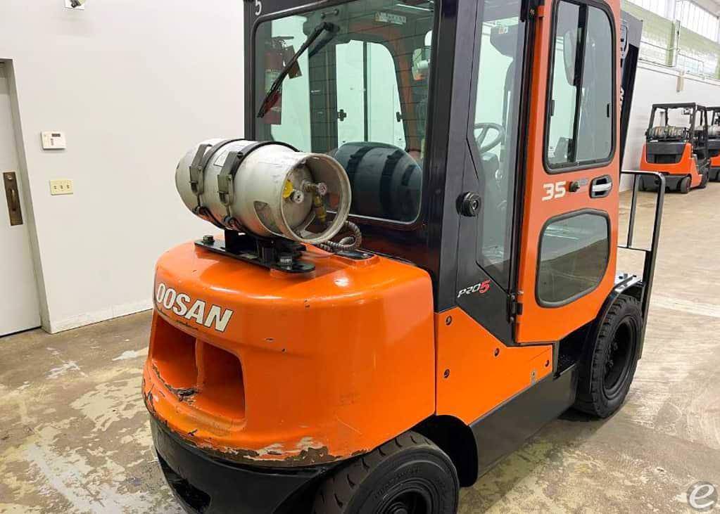 2016 LP Gas Doosan Pneumatic Tire 4 Wheel Sit Down | Eliftruck