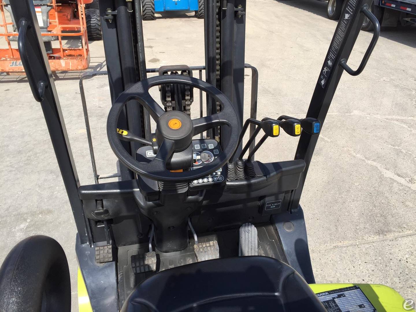 2014 LP Gas Clark C25C Cushion Tire 4 Wheel Sit Down (Indoor Warehouse)