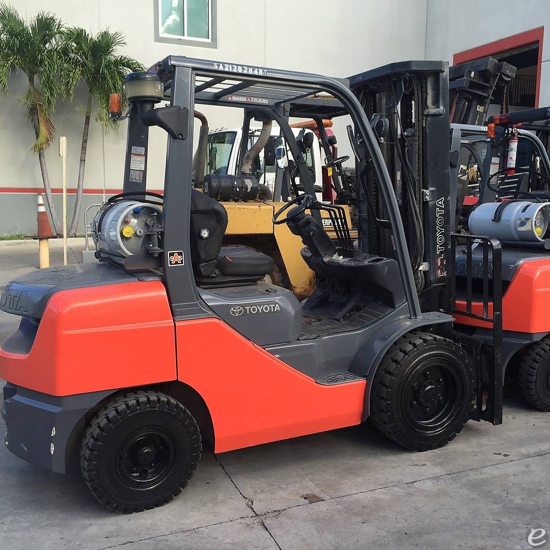 2012 LP Gas Toyota 8FGU30 Pneumatic Tire 4 Wheel Sit Down