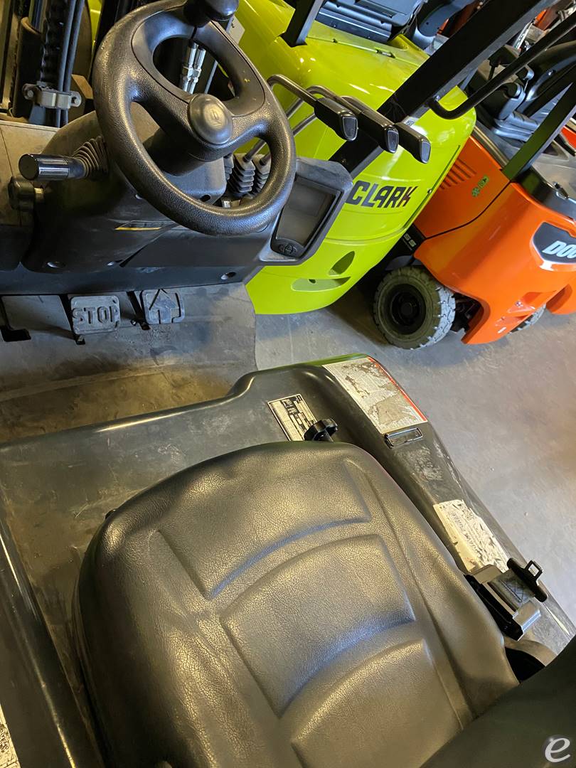 2017 Linde E25C Electric 4 Wheel Sit Down