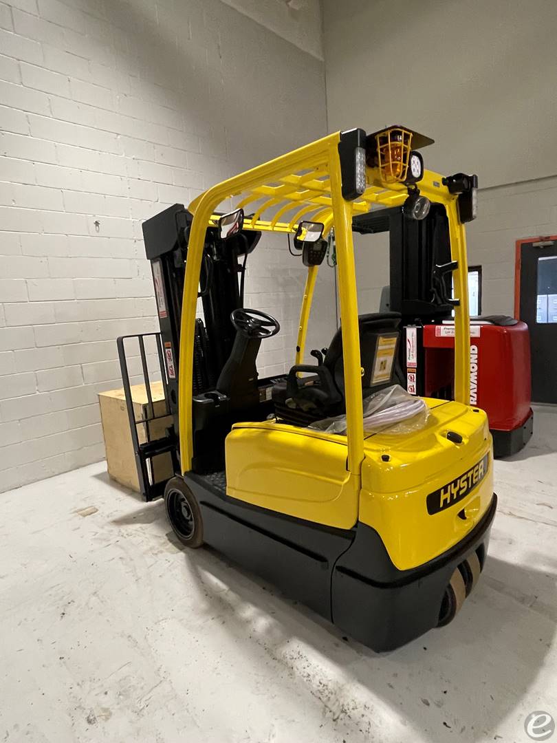2010 Electric Hyster J40XNT Electric 3 Wheel Sit Down