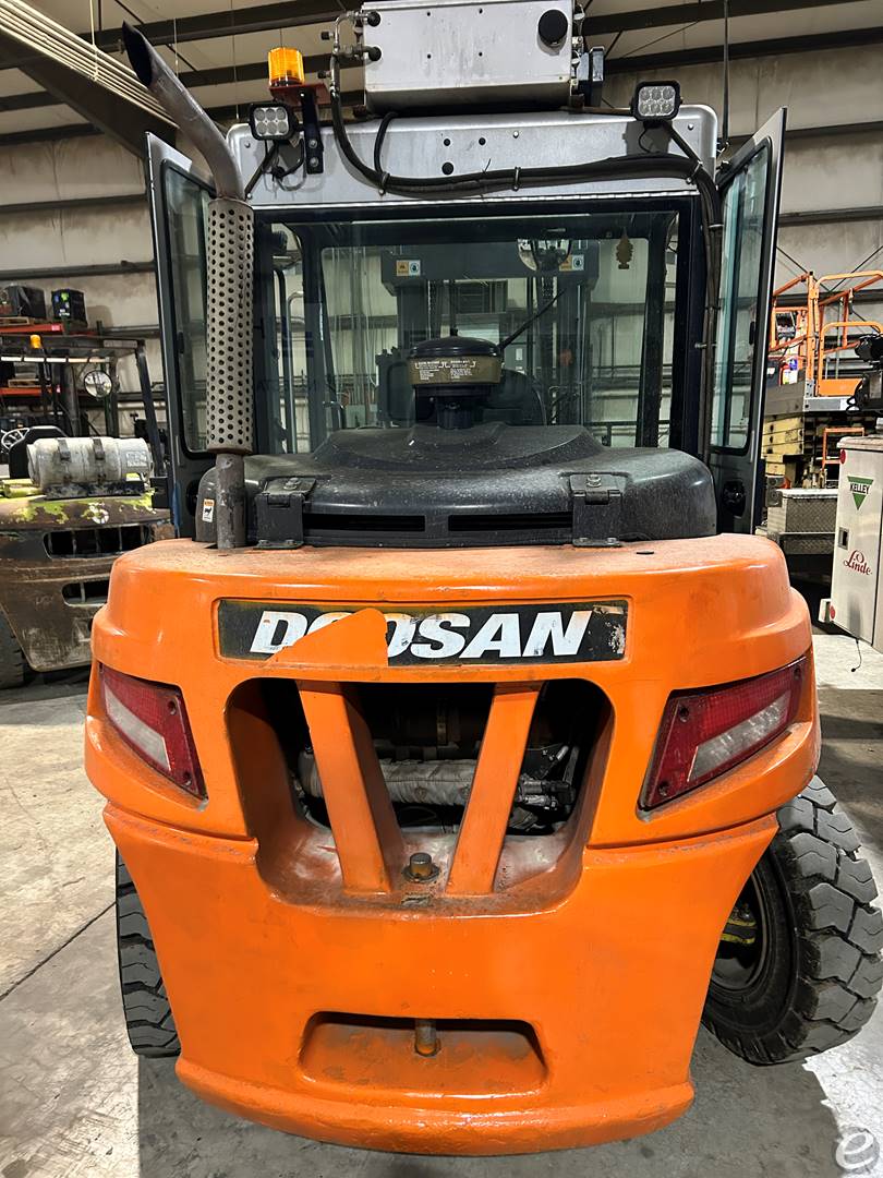 2018 Diesel Doosan Pneumatic Tire 4 Wheel Sit Down | Eliftruck