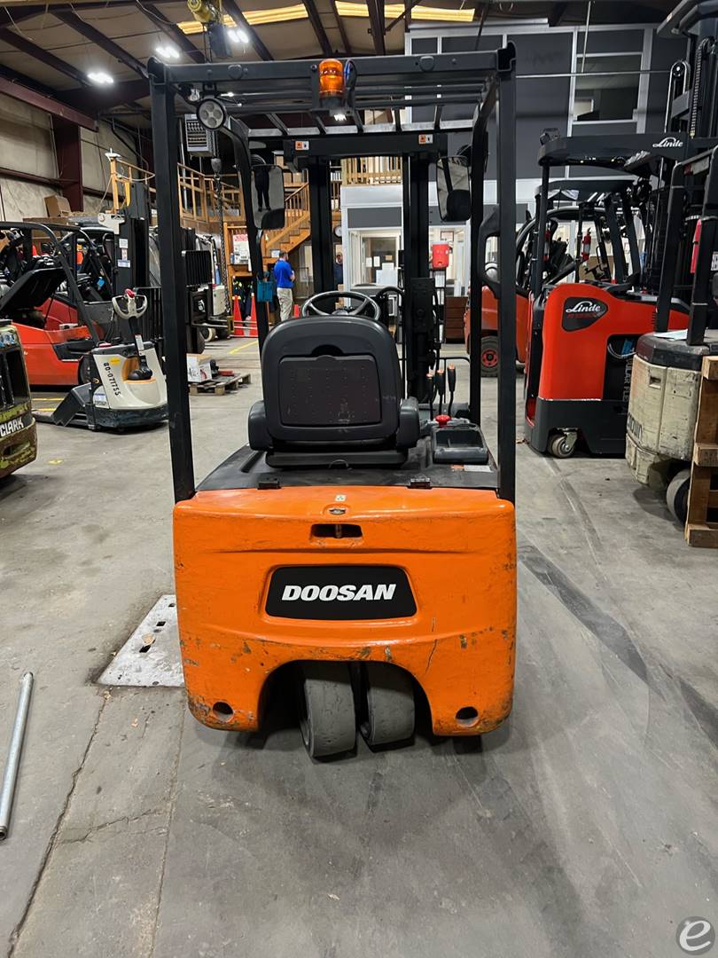 2011 Electric Doosan B20T-5 Electric 3 Wheel Sit Down