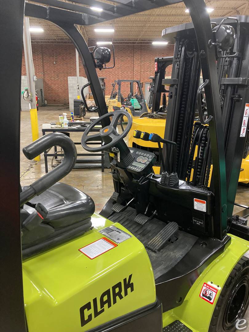 2013 LP Gas Clark C25L Pneumatic Tire 4 Wheel Sit Down