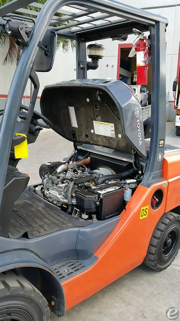 2014 Diesel Toyota 8FDU30 Pneumatic Tire 4 Wheel Sit Down