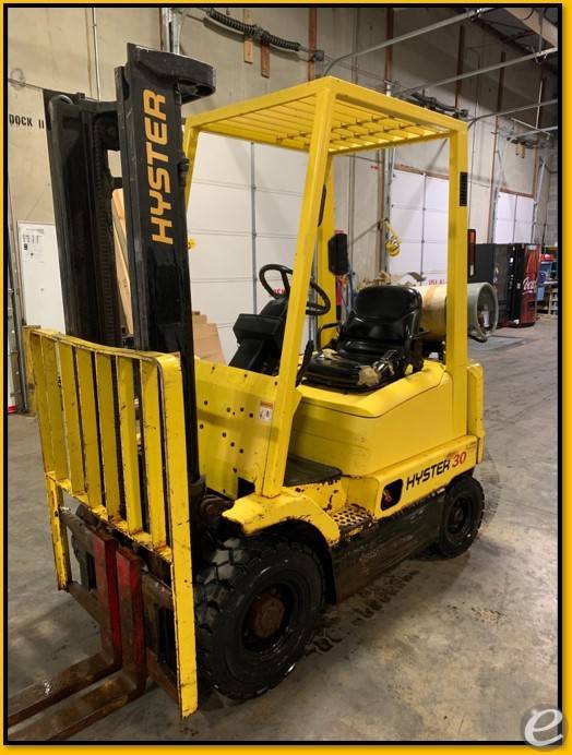 2003 LP Gas Cat H30XM Pneumatic Tire 4 Wheel Sit Down