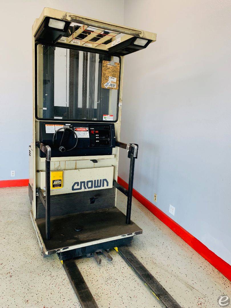 Electric Crown Electric Order Picker | Eliftruck