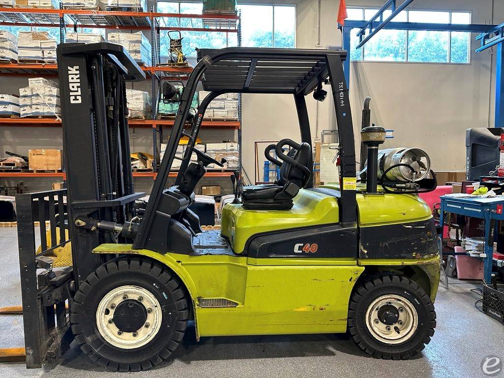 2015 LP Gas Clark Pneumatic Tire 4 Wheel Sit Down | Eliftruck