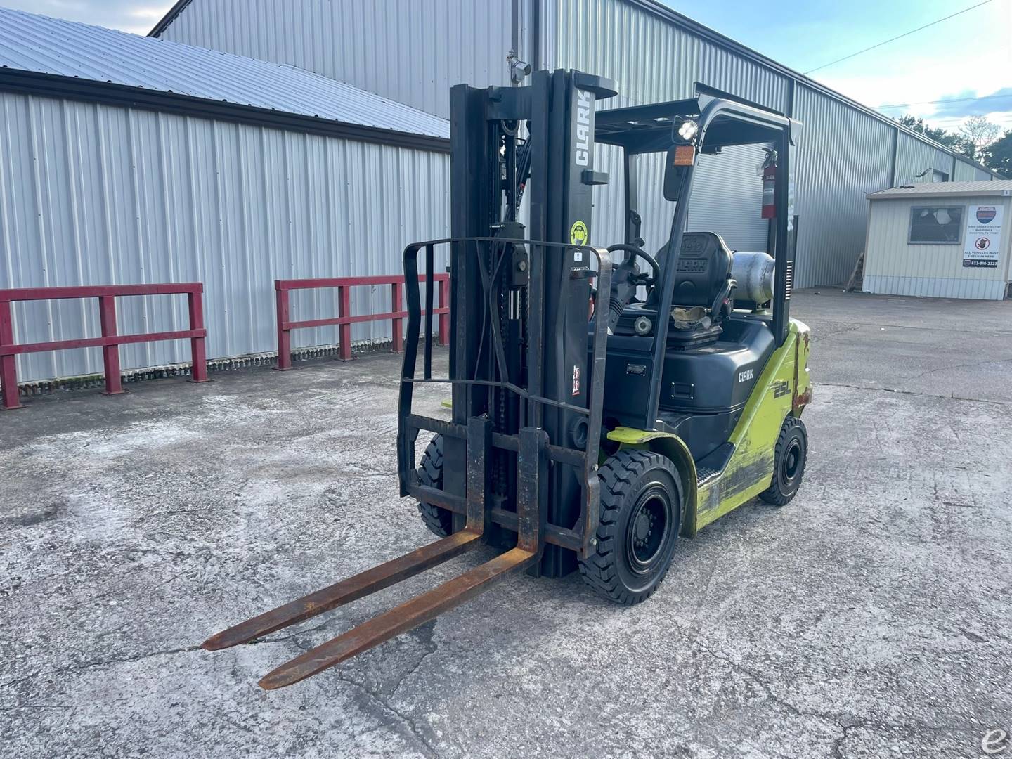 2018 LP Gas Clark S25L Pneumatic Tire 4 Wheel Sit Down