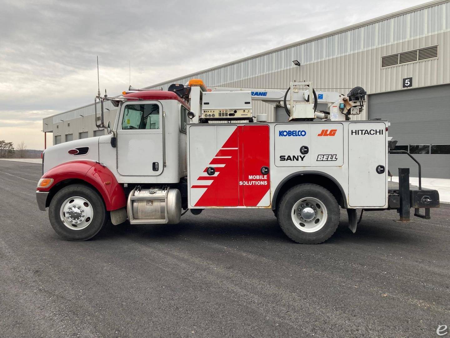 2009 Diesel Peterbilt 335 Trucks and Trailers