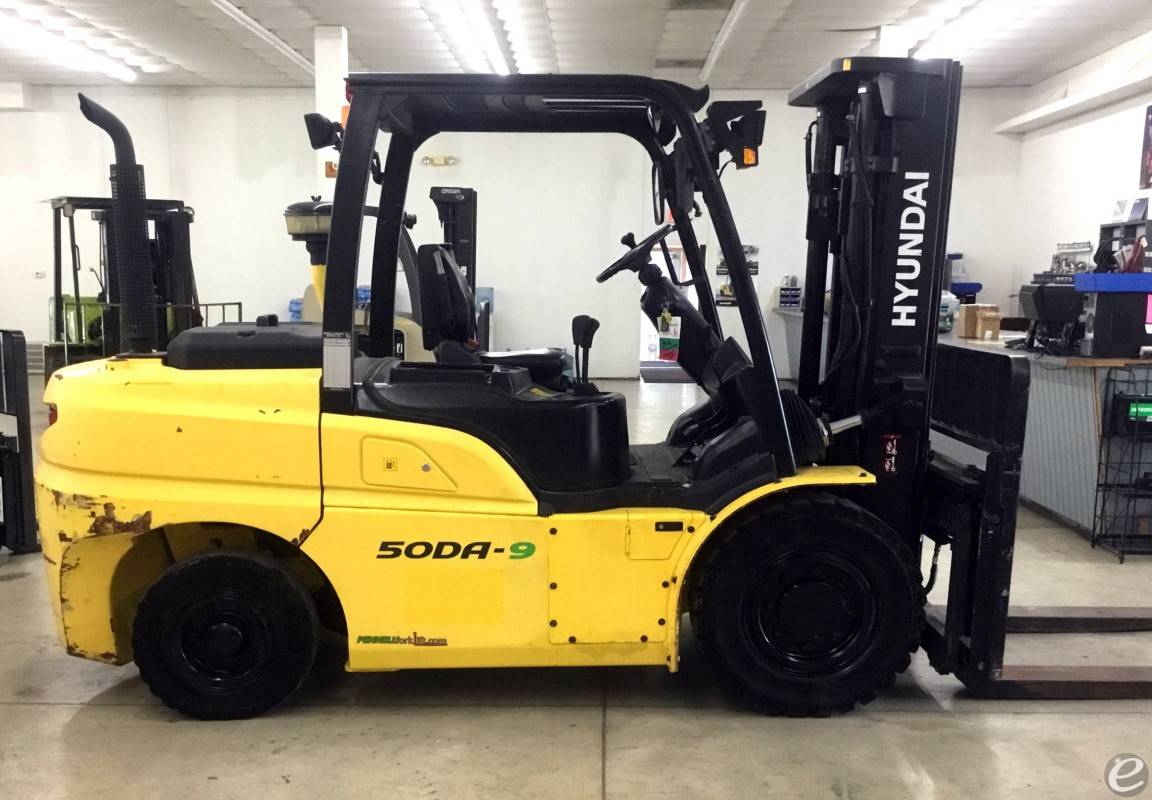 2015 Diesel Hyundai 50DA-9 Pneumatic Tire 4 Wheel Sit Down