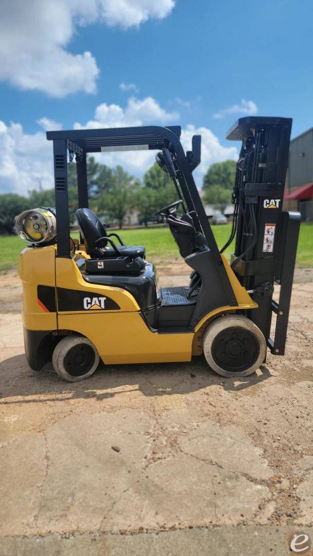 2017 LP Gas Cat 2C5000 Cushion Tire 4 Wheel Sit Down (Indoor Warehouse)