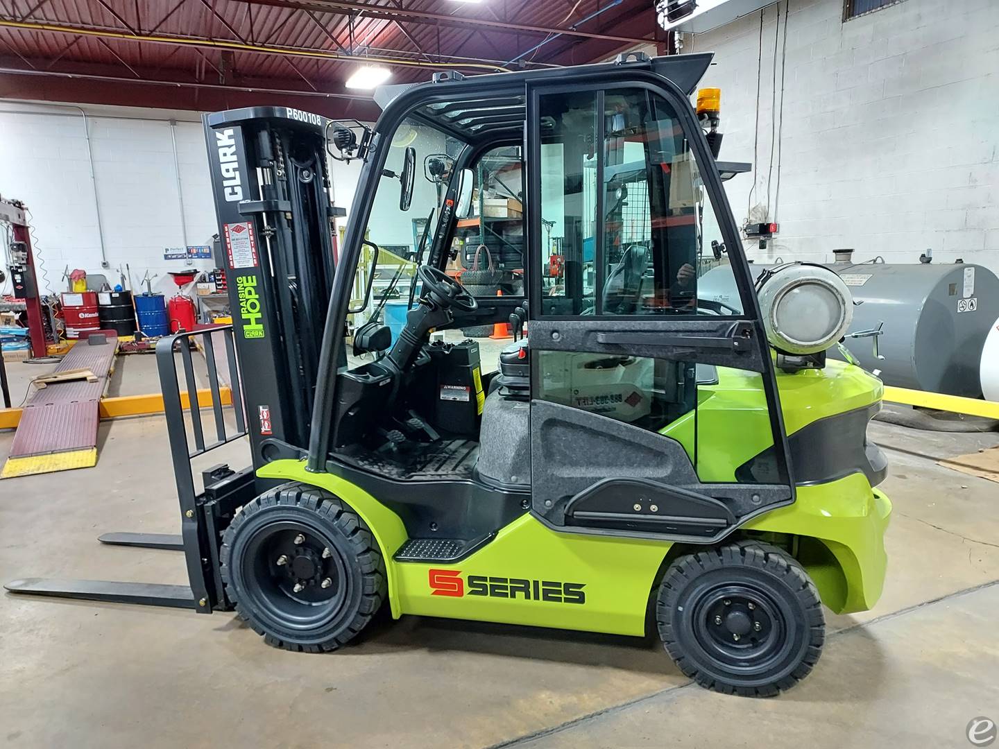 2023 LP Gas Clark S30 Pneumatic Tire 4 Wheel Sit Down