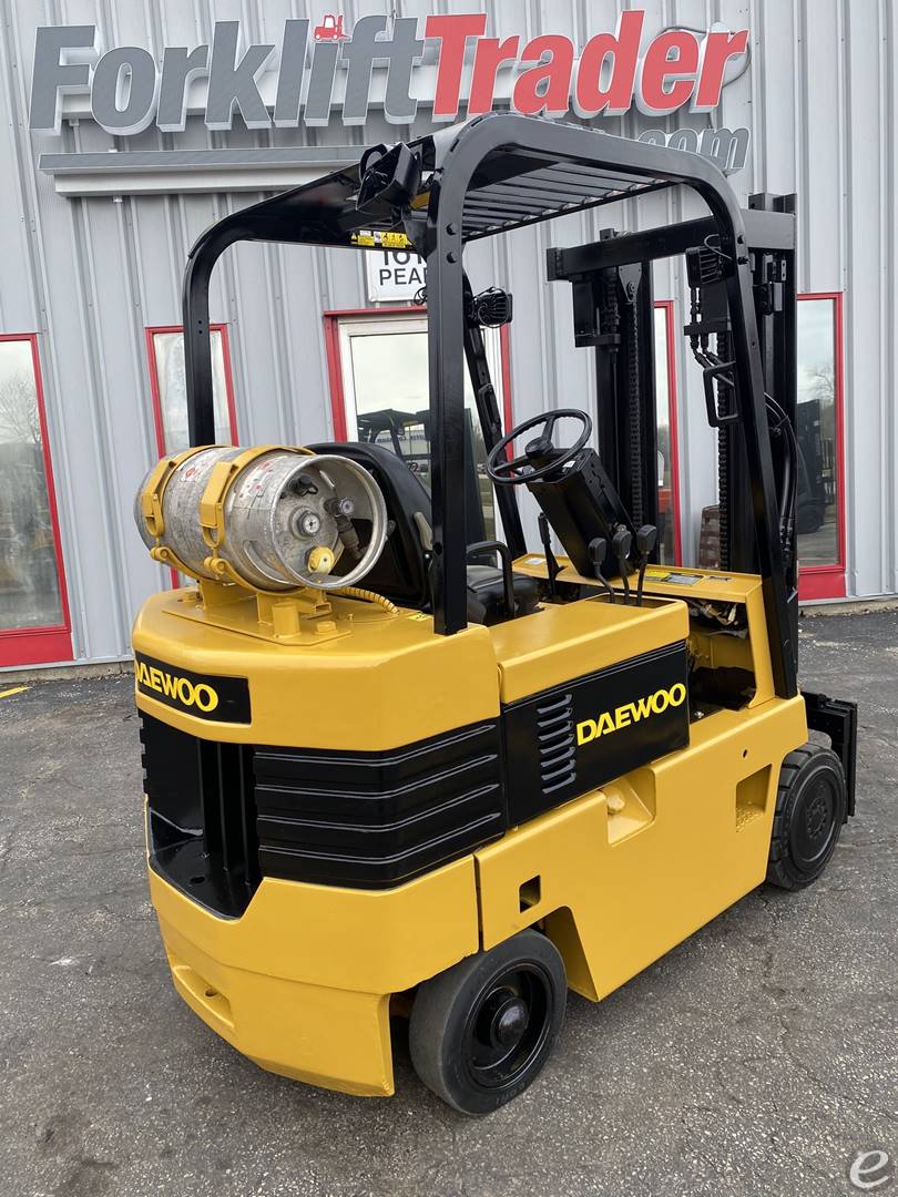 2000 LP Gas Daewoo GC25S Cushion Tire 4 Wheel Sit Down (Indoor Warehouse)