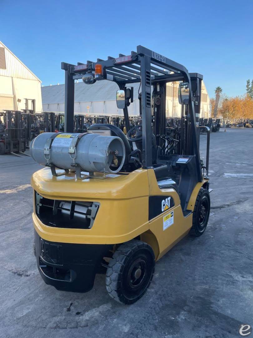 2016 LP Gas Cat GP25N Pneumatic Tire 4 Wheel Sit Down