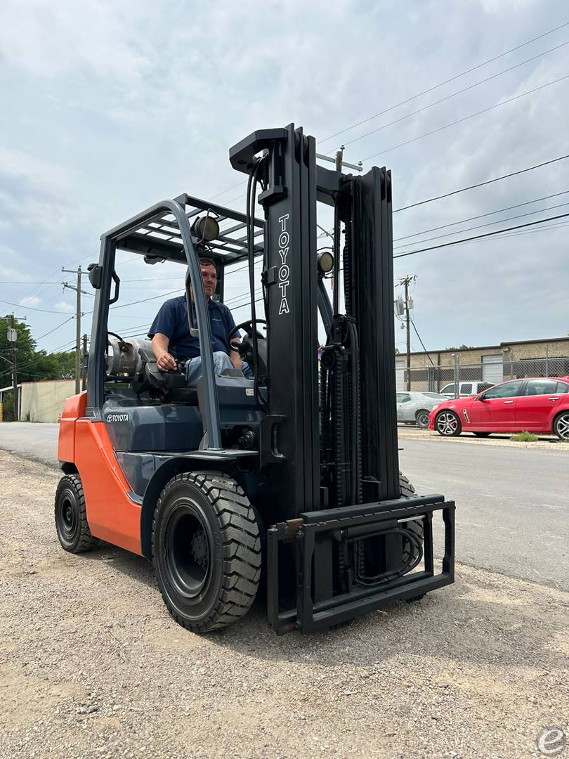 2010 LP Gas Toyota 8FGU25 Pneumatic Tire 4 Wheel Sit Down