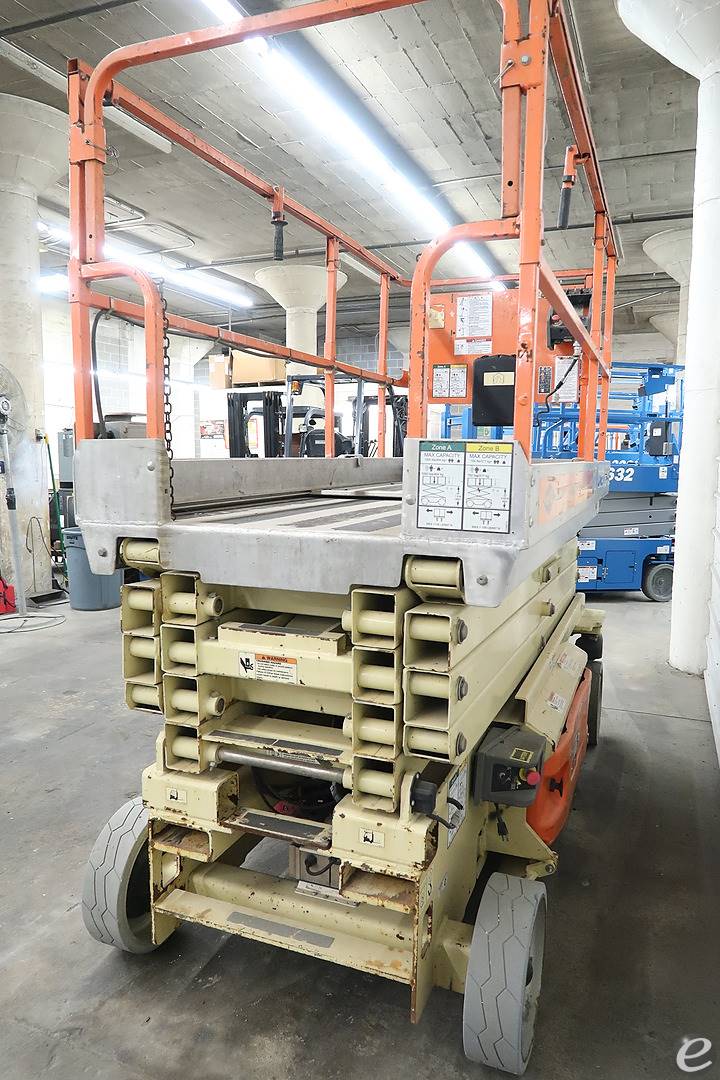 2008 Electric JLG 3246ES Slab