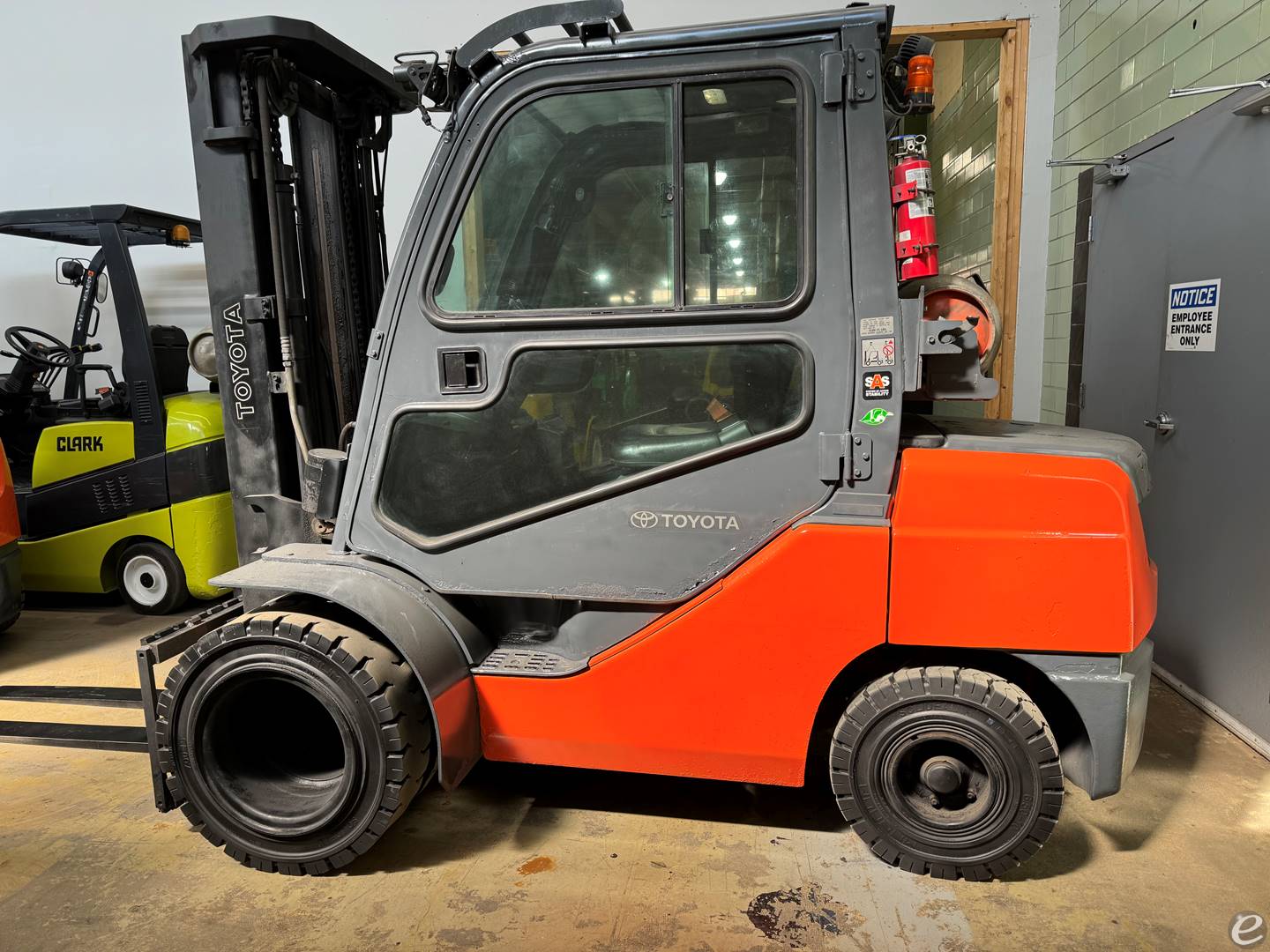 2017 LP Gas Toyota 8FGU32 Pneumatic Tire 4 Wheel Sit Down