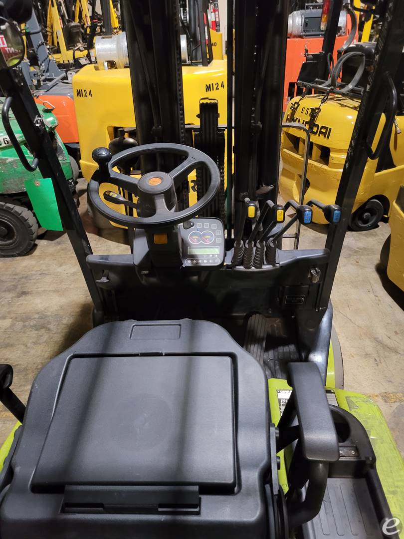 2015 LP Gas Clark C25CL