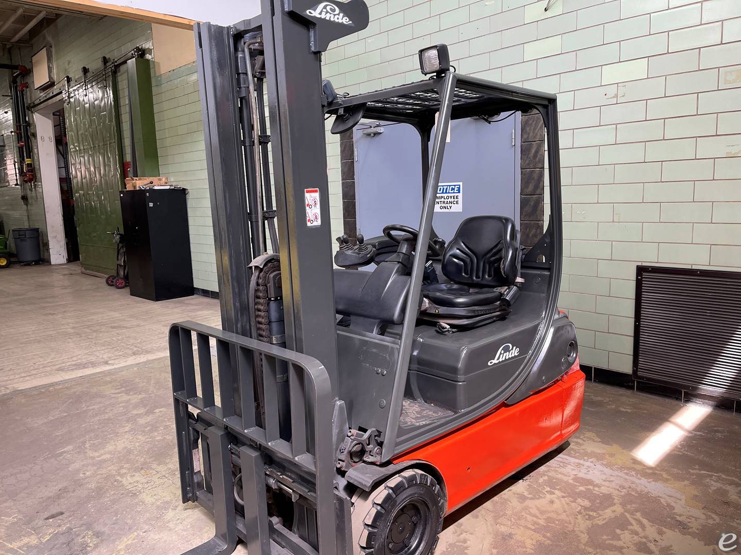 2003 Electric Linde E18C-02 Electric 3 Wheel Sit Down