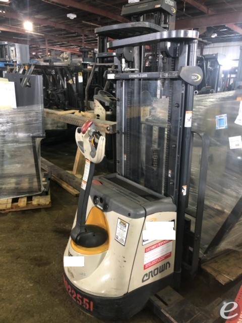 2018 Electric Crown SX3000-30 Electric Walkie Straddle Stacker